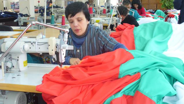 В Стара Загора опъват 300-метрово знаме за 3 март (СНИМКИ) - Региони
