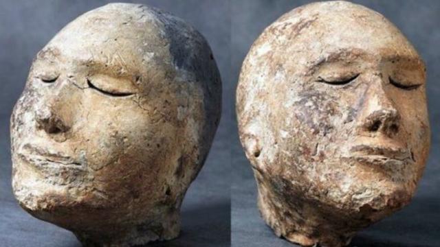 Череп на овен е открит в загадъчна древна глинена фигура на човешка ...