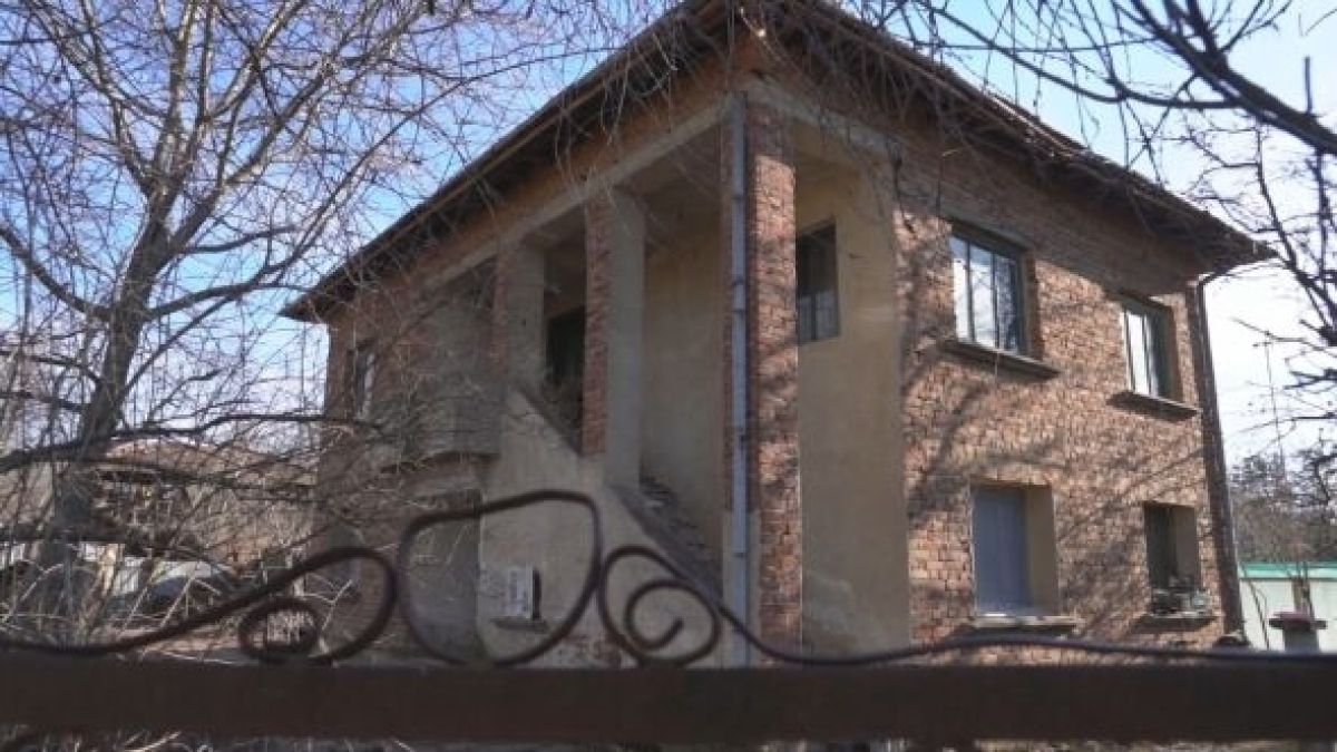 Гъмзово въстана, гонят ромските семейства и непълнолетните убиийци на ...